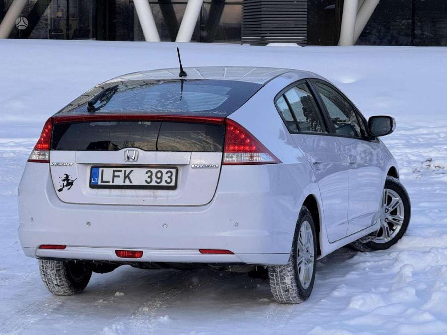 Balts Honda Insight 2009 Viļņa, ar dzinēja tilpumu 1.34 L un nobraukumu 248 tūkst. km par 3850 €, foto 5 vietnē AUTOMOTO.COM.LV