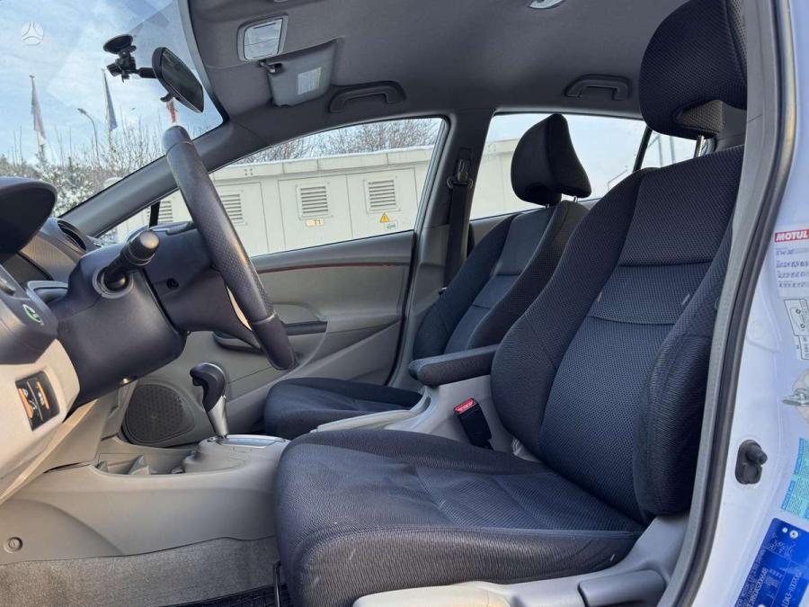 Balts Honda Insight 2009 Viļņa, ar dzinēja tilpumu 1.34 L un nobraukumu 248 tūkst. km par 3850 €, foto 12 vietnē AUTOMOTO.COM.LV