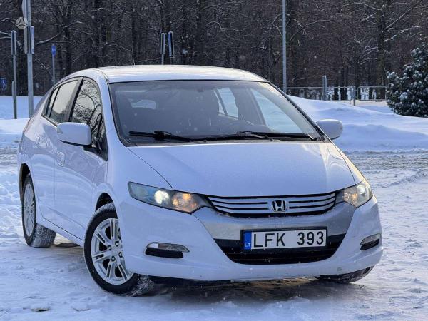 Balts Honda Insight 2009 Viļņa, ar dzinēja tilpumu 1.34 L un nobraukumu 248 tūkst. km par 3550 €, foto 1 vietnē AUTOMOTO.COM.LV
