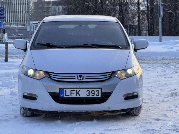 Balts Honda Insight 2009 Viļņa, ar dzinēja tilpumu 1.34 L un nobraukumu 248 tūkst. km par 3550 €, foto 3 vietnē AUTOMOTO.COM.LV
