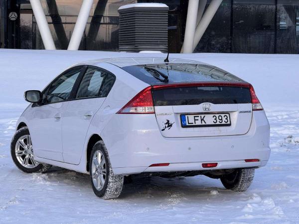 Balts Honda Insight 2009 Viļņa, ar dzinēja tilpumu 1.34 L un nobraukumu 248 tūkst. km par 3550 €, foto 4 vietnē AUTOMOTO.COM.LV