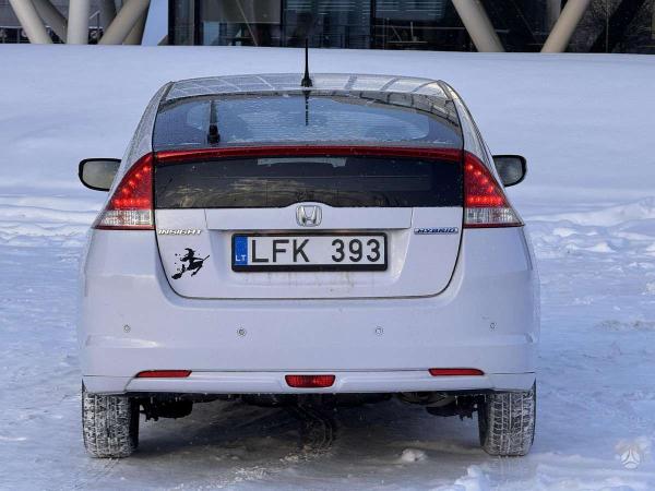 Balts Honda Insight 2009 Viļņa, ar dzinēja tilpumu 1.34 L un nobraukumu 248 tūkst. km par 3550 €, foto 6 vietnē AUTOMOTO.COM.LV