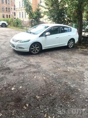 Balts Honda Insight 2009 Rīga, ar dzinēja tilpumu 1.30 L un nobraukumu 348 tūkst. km par 2000 €, foto  vietnē AUTOMOTO.COM.LV