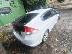 White Honda Insight 2009 in Riga, with an engine capacity of 1.30 L and mileage of 348 thousand km for 2000 €, photo 5 on AUTOMOTO.COM.LV
