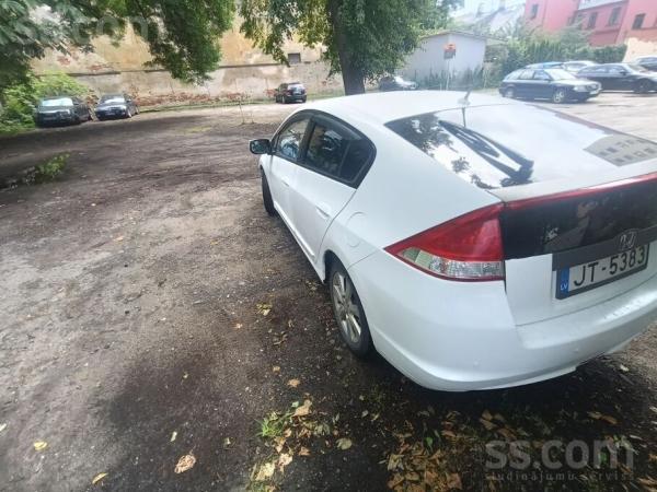 Balts Honda Insight 2009 Rīga, ar dzinēja tilpumu 1.30 L un nobraukumu 348 tūkst. km par 2000 €, foto 5 vietnē AUTOMOTO.COM.LV