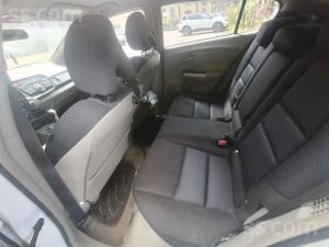 White Honda Insight 2009 in Riga, with an engine capacity of 1.30 L and mileage of 348 thousand km for 2000 €, photo 8 on AUTOMOTO.COM.LV