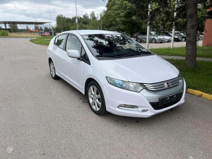 Balts Honda Insight 2009 Viļņa, ar dzinēja tilpumu 1.34 L un nobraukumu 238 tūkst. km par 3950 €, foto 1 vietnē AUTOMOTO.COM.LV