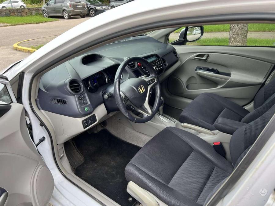 Balts Honda Insight 2009 Viļņa, ar dzinēja tilpumu 1.34 L un nobraukumu 238 tūkst. km par 3950 €, foto 10 vietnē AUTOMOTO.COM.LV