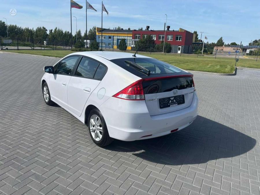 White Honda Insight 2009 in Telschi, with an engine capacity of 1.34 L and mileage of 198 thousand km for 3999 €, photo 7 on AUTOMOTO.COM.LV