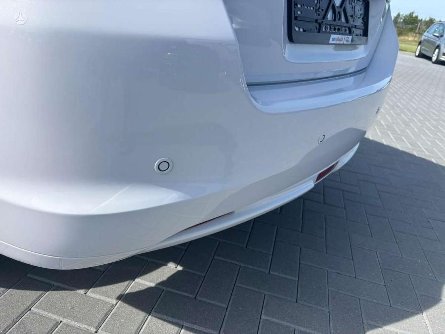 White Honda Insight 2009 in Telschi, with an engine capacity of 1.34 L and mileage of 198 thousand km for 3999 €, photo 14 on AUTOMOTO.COM.LV