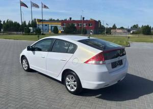 White Honda Insight 2009 in Telschi, with an engine capacity of 1.30 L and mileage of 197 thousand km for 3990 €, photo 6 on AUTOMOTO.COM.LV