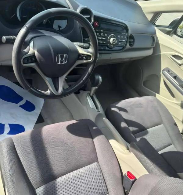 White Honda Insight 2009 in Telschi, with an engine capacity of 1.30 L and mileage of 197 thousand km for 3990 €, photo 8 on AUTOMOTO.COM.LV
