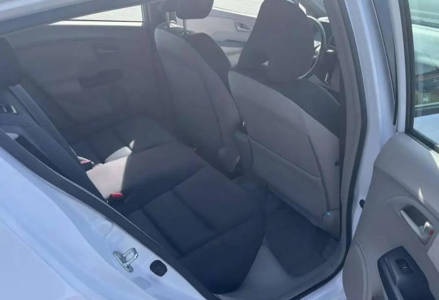 White Honda Insight 2009 in Telschi, with an engine capacity of 1.30 L and mileage of 197 thousand km for 3990 €, photo 11 on AUTOMOTO.COM.LV