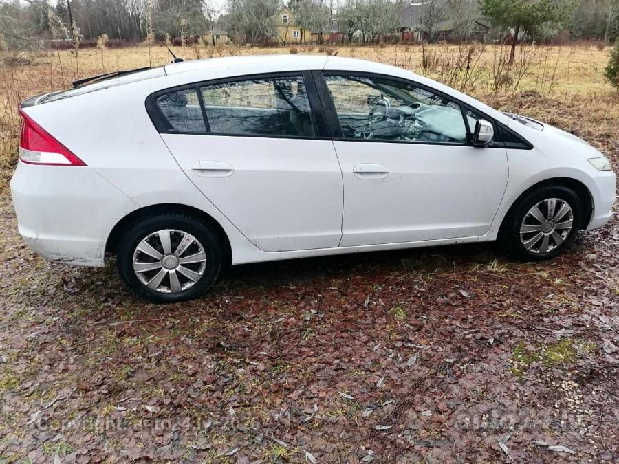 Balts Honda Insight 2009 Tartu, ar dzinēja tilpumu 1.30 L un nobraukumu 242 tūkst. km par 2500 €, foto 3 vietnē AUTOMOTO.COM.LV