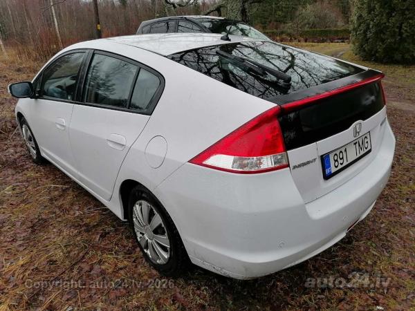 Honda Insight 2009 Tartu vietnē Balts Honda Insight 2009 Tartu, ar dzinēja tilpumu 1.30 L un nobraukumu 242 tūkst. km par 2500 €, foto 5 vietnē AUTOMOTO.COM.LV