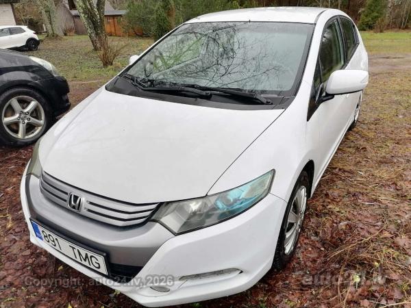 Honda Insight 2009 Tartu vietnē Balts Honda Insight 2009 Tartu, ar dzinēja tilpumu 1.30 L un nobraukumu 242 tūkst. km par 2500 €, foto 7 vietnē AUTOMOTO.COM.LV