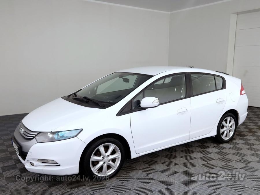 Balts Honda Insight 2012 Tallina, ar dzinēja tilpumu 1.30 L un nobraukumu 197 tūkst. km par 1799 €, foto 3 vietnē AUTOMOTO.COM.LV
