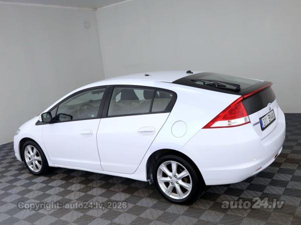 Balts Honda Insight 2012 Tallina, ar dzinēja tilpumu 1.30 L un nobraukumu 197 tūkst. km par 1799 €, foto 4 vietnē AUTOMOTO.COM.LV