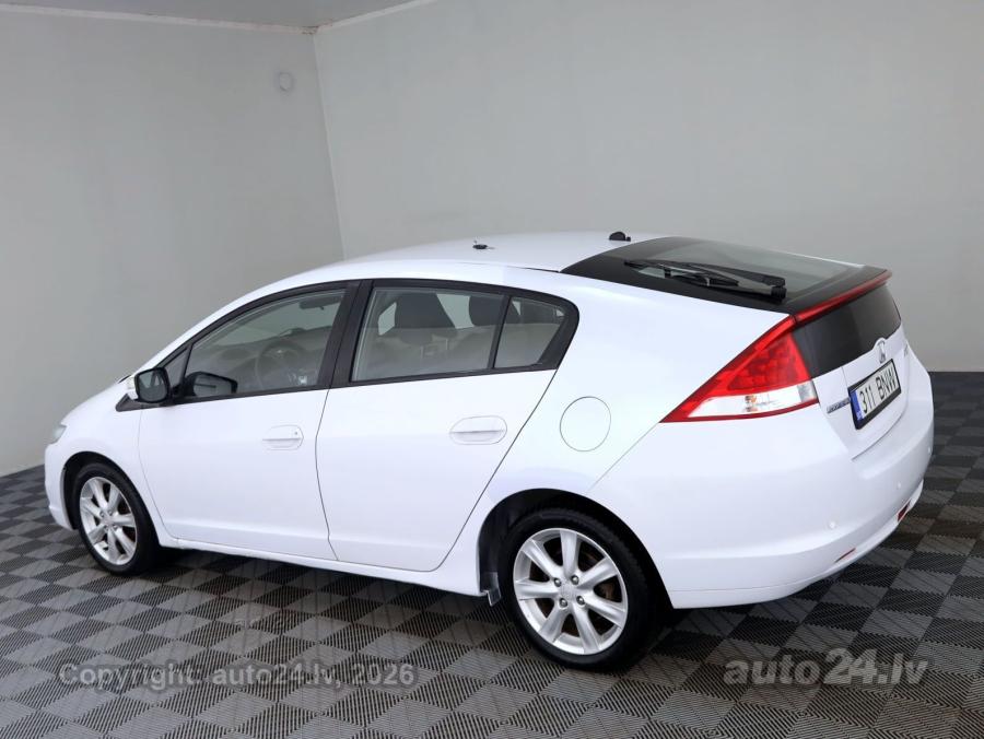 Balts Honda Insight 2012 Tallina, ar dzinēja tilpumu 1.30 L un nobraukumu 197 tūkst. km par 1799 €, foto 5 vietnē AUTOMOTO.COM.LV