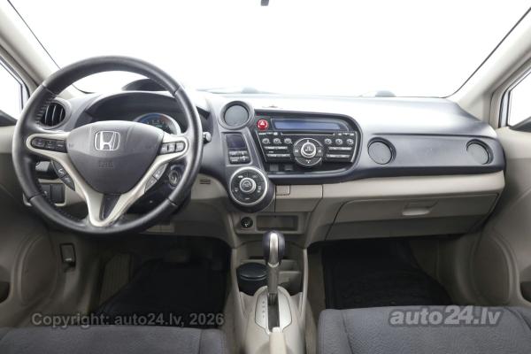 Balts Honda Insight 2012 Tallina, ar dzinēja tilpumu 1.30 L un nobraukumu 197 tūkst. km par 1799 €, foto 5 vietnē AUTOMOTO.COM.LV