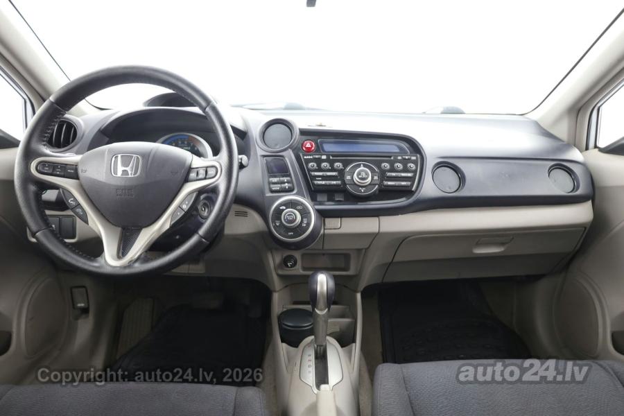 Balts Honda Insight 2012 Tallina, ar dzinēja tilpumu 1.30 L un nobraukumu 197 tūkst. km par 1799 €, foto 6 vietnē AUTOMOTO.COM.LV