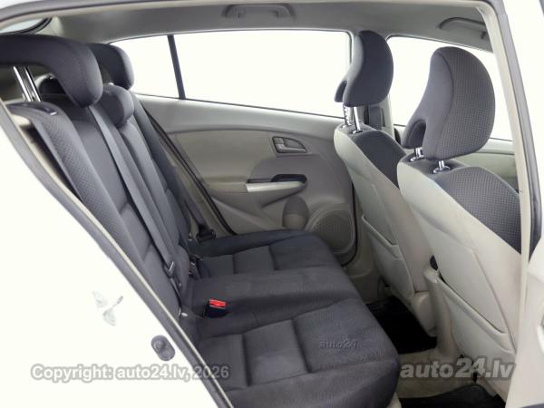 Balts Honda Insight 2012 Tallina, ar dzinēja tilpumu 1.30 L un nobraukumu 197 tūkst. km par 1799 €, foto 7 vietnē AUTOMOTO.COM.LV