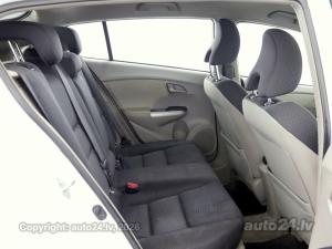 Balts Honda Insight 2012 Tallina, ar dzinēja tilpumu 1.30 L un nobraukumu 197 tūkst. km par 1799 €, foto 8 vietnē AUTOMOTO.COM.LV