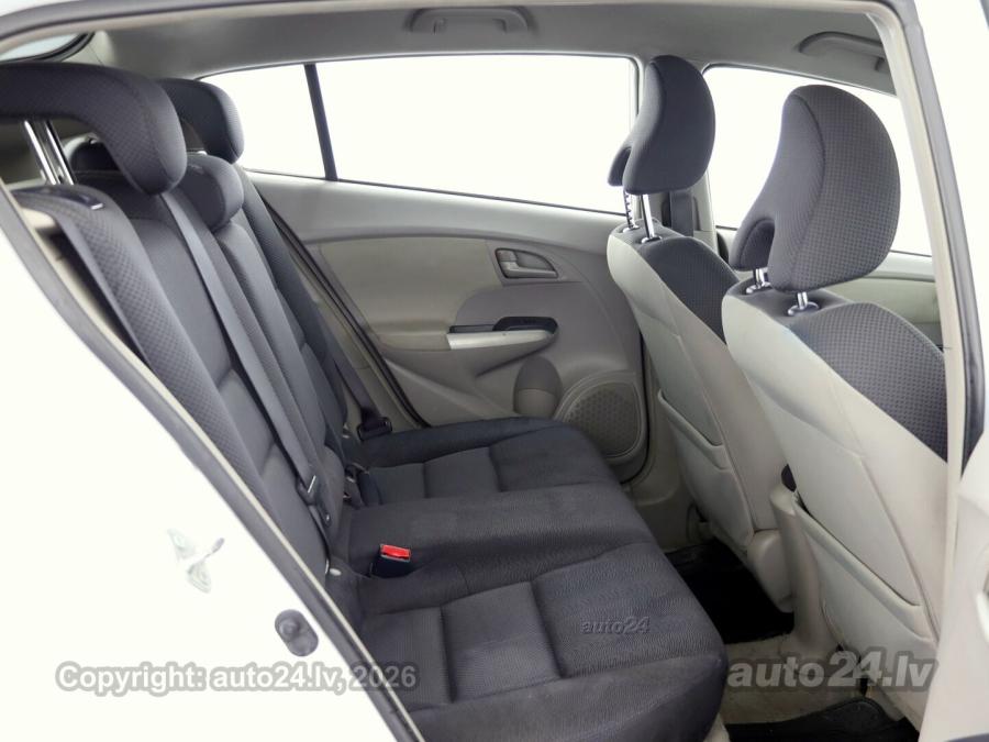 Balts Honda Insight 2012 Tallina, ar dzinēja tilpumu 1.30 L un nobraukumu 197 tūkst. km par 1799 €, foto 8 vietnē AUTOMOTO.COM.LV