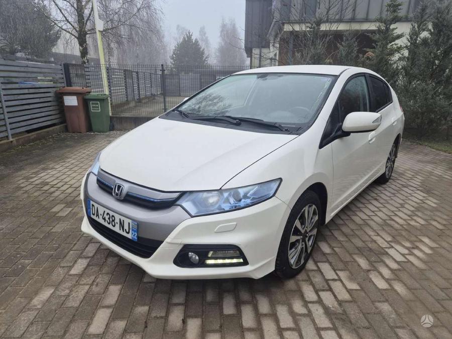 White Honda Insight 2013 in Vilnius, with an engine capacity of 1.30 L and mileage of 160 thousand km for 6000 €, photo 1 on AUTOMOTO.COM.LV