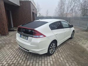 White Honda Insight 2013 in Vilnius, with an engine capacity of 1.30 L and mileage of 160 thousand km for 6000 €, photo 3 on AUTOMOTO.COM.LV