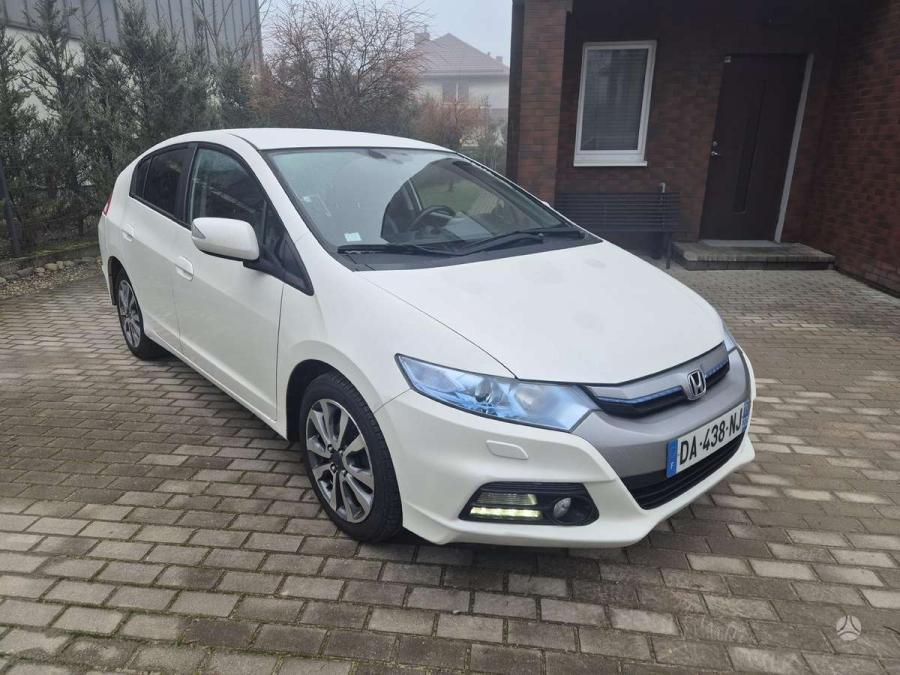 White Honda Insight 2013 in Vilnius, with an engine capacity of 1.30 L and mileage of 160 thousand km for 6000 €, photo 4 on AUTOMOTO.COM.LV