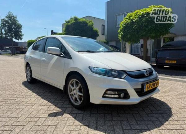 White Honda Insight 2013 in Vilnius, with an engine capacity of 1.30 L and mileage of 181 thousand km for 2999 €, photo 3 on AUTOMOTO.COM.LV