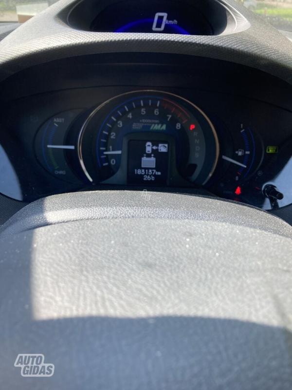 White Honda Insight 2013 in Vilnius, with an engine capacity of 1.30 L and mileage of 181 thousand km for 2999 €, photo 10 on AUTOMOTO.COM.LV