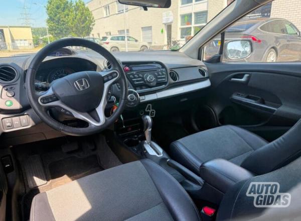 White Honda Insight 2013 in Vilnius, with an engine capacity of 1.30 L and mileage of 181 thousand km for 2999 €, photo 7 on AUTOMOTO.COM.LV