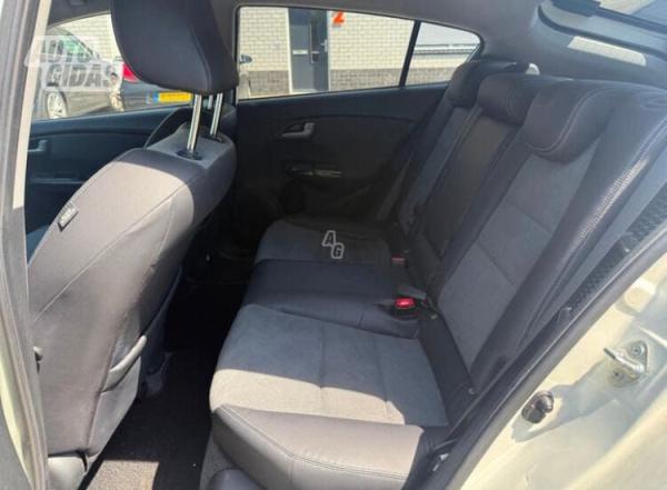 Balts Honda Insight 2013 Viļņa, ar dzinēja tilpumu 1.30 L un nobraukumu 181 tūkst. km par 2999 €, foto 6 vietnē AUTOMOTO.COM.LV