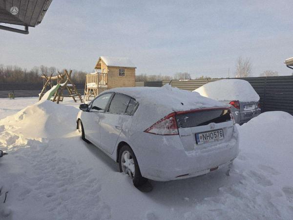 Balts Honda Insight 2010 Kretinga, ar dzinēja tilpumu 1.34 L un nobraukumu 237 tūkst. km par 2000 €, foto 3 vietnē AUTOMOTO.COM.LV