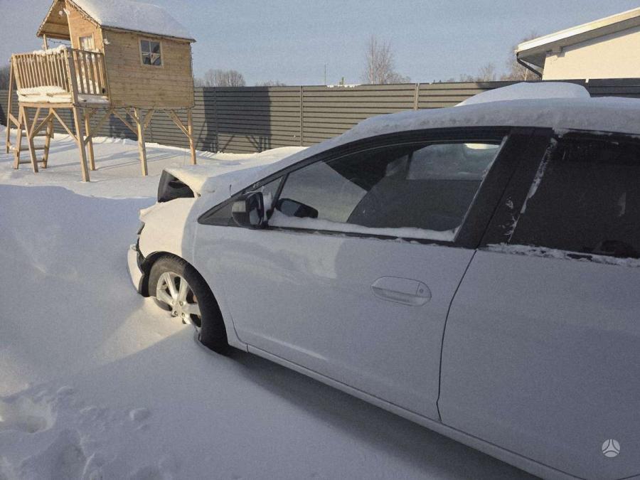 White Honda Insight 2010 in Kretinga, with an engine capacity of 1.34 L and mileage of 237 thousand km for 2000 €, photo 6 on AUTOMOTO.COM.LV