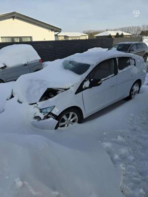 White Honda Insight 2010 in Kretinga, with an engine capacity of 1.34 L and mileage of 237 thousand km for 2000 €, photo 7 on AUTOMOTO.COM.LV