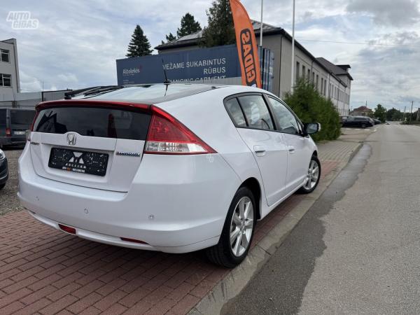White Honda Insight 2010 in Kaunas, with an engine capacity of 1.30 L and mileage of 206 thousand km for 3999 €, photo 3 on AUTOMOTO.COM.LV
