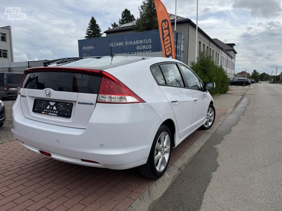 Balts Honda Insight 2010 Kauņa, ar dzinēja tilpumu 1.30 L un nobraukumu 206 tūkst. km par 3999 €, foto 4 vietnē AUTOMOTO.COM.LV