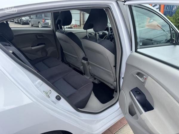 White Honda Insight 2010 in Kaunas, with an engine capacity of 1.30 L and mileage of 206 thousand km for 3999 €, photo 7 on AUTOMOTO.COM.LV