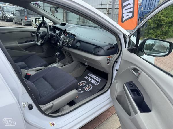 White Honda Insight 2010 in Kaunas, with an engine capacity of 1.30 L and mileage of 206 thousand km for 3999 €, photo 8 on AUTOMOTO.COM.LV