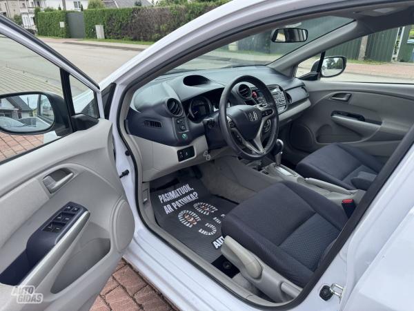 White Honda Insight 2010 in Kaunas, with an engine capacity of 1.30 L and mileage of 206 thousand km for 3999 €, photo 9 on AUTOMOTO.COM.LV