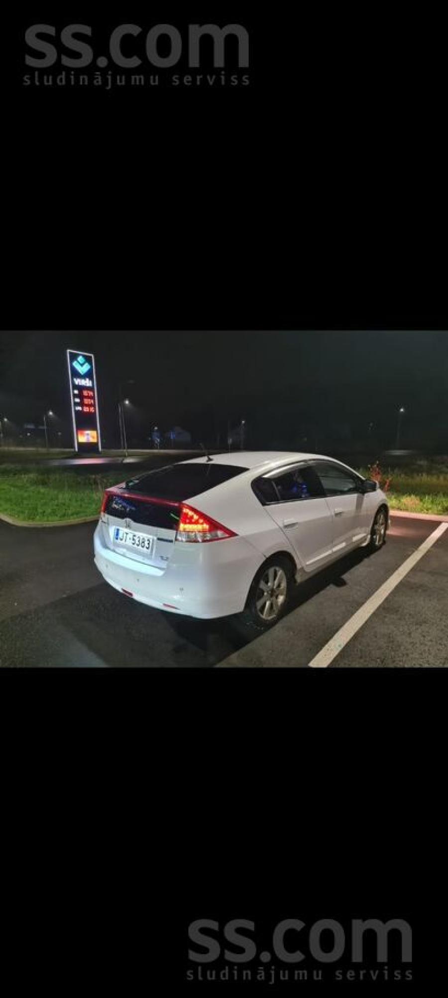 White Honda Insight 2009 in Riga, with an engine capacity of 1.30 L and mileage of 333 thousand km for 3800 €, photo 2 on AUTOMOTO.COM.LV
