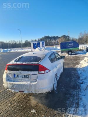 White Honda Insight 2009 in Riga, with an engine capacity of 1.30 L and mileage of 333 thousand km for 3800 €, photo 7 on AUTOMOTO.COM.LV
