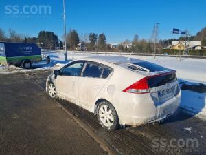 White Honda Insight 2009 in Riga, with an engine capacity of 1.30 L and mileage of 333 thousand km for 3800 €, photo 9 on AUTOMOTO.COM.LV