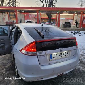 Balts Honda Insight 2009 Rīga, ar dzinēja tilpumu 1.30 L un nobraukumu 330 tūkst. km par 2300 €, foto 3 vietnē AUTOMOTO.COM.LV
