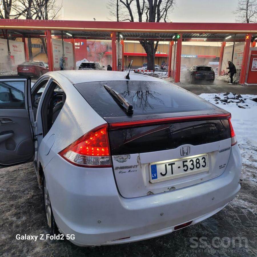 Balts Honda Insight 2009 Rīga, ar dzinēja tilpumu 1.30 L un nobraukumu 330 tūkst. km par 2300 €, foto 3 vietnē AUTOMOTO.COM.LV