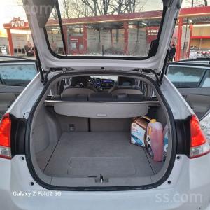 Balts Honda Insight 2009 Rīga, ar dzinēja tilpumu 1.30 L un nobraukumu 330 tūkst. km par 2300 €, foto 5 vietnē AUTOMOTO.COM.LV