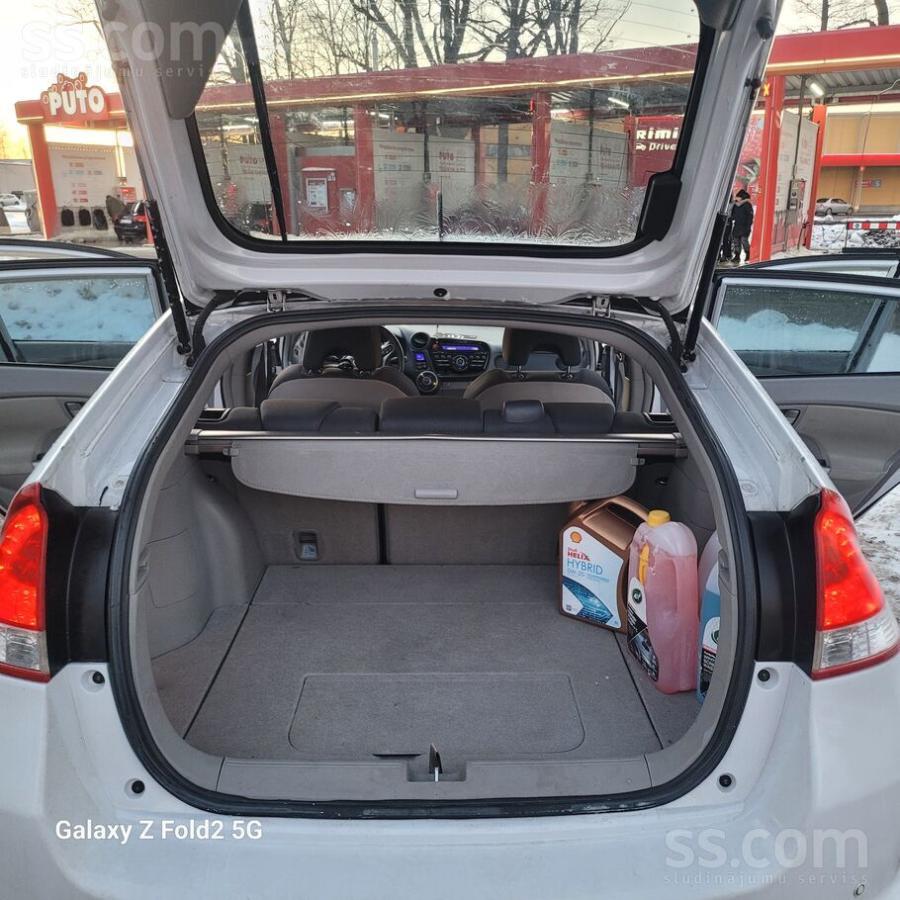 Balts Honda Insight 2009 Rīga, ar dzinēja tilpumu 1.30 L un nobraukumu 330 tūkst. km par 2300 €, foto 5 vietnē AUTOMOTO.COM.LV